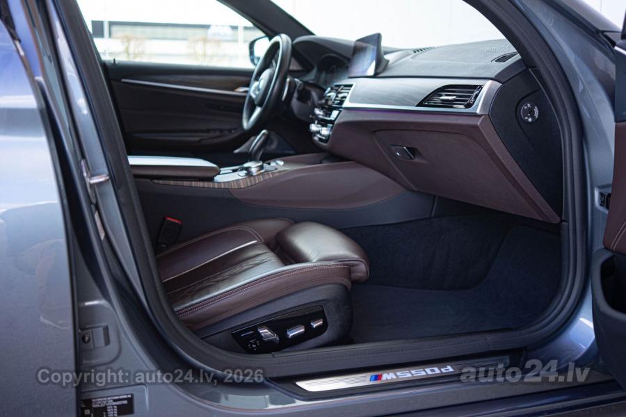 Pelēks BMW M-series 2019 Tartu, ar dzinēja tilpumu 3.00 L un nobraukumu 154 tūkst. km par 30900 €, foto 25 vietnē AUTOMOTO.COM.LV