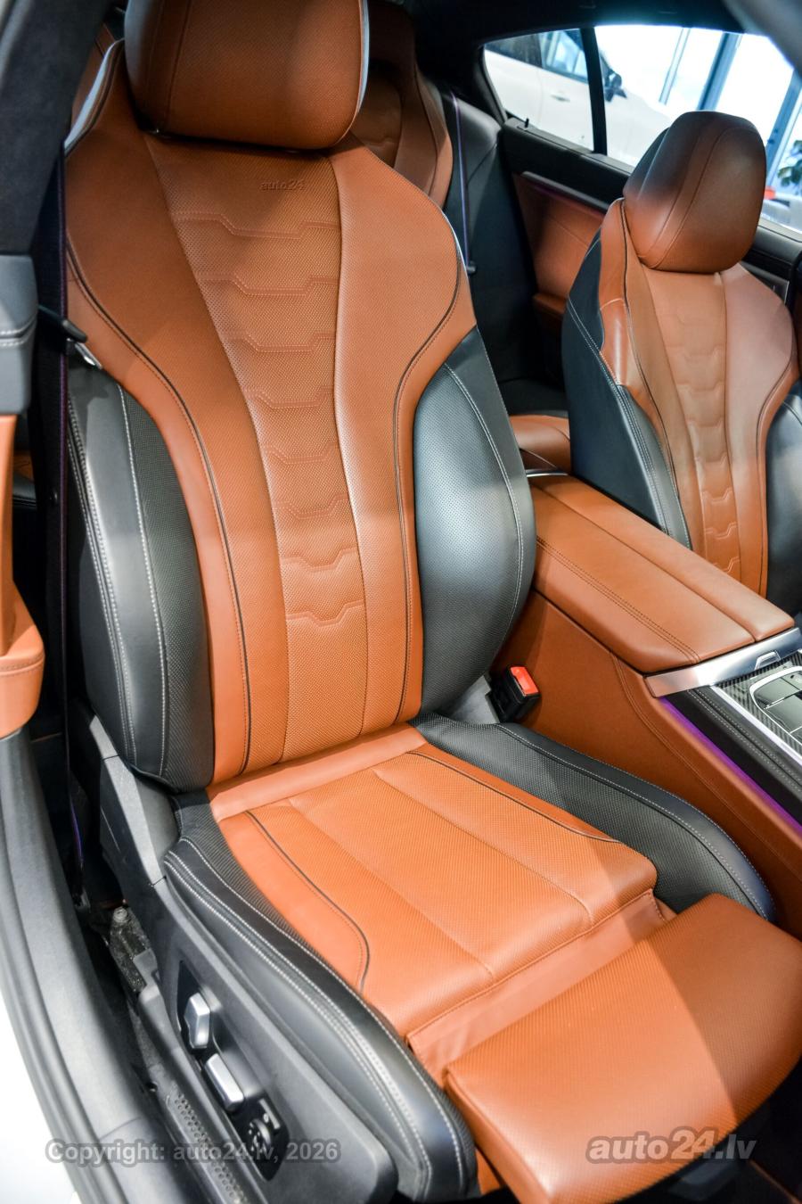 Grey BMW M-series 2021 in Tallinn, with an engine capacity of 4.40 L and mileage of 98 thousand km for 64900 €, photo 10 on AUTOMOTO.COM.LV