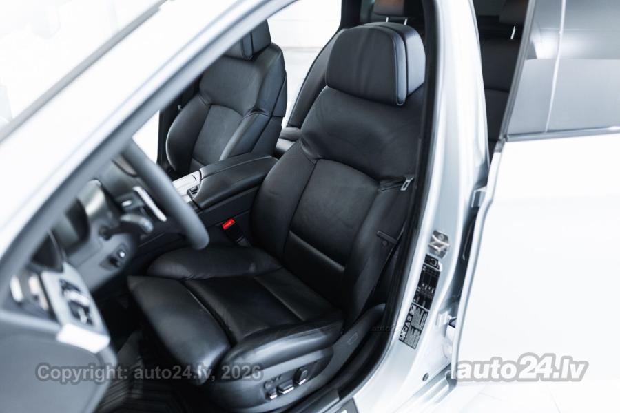 Grey BMW M-series 2012 in Tallinn, with an engine capacity of 3.00 L and mileage of 214 thousand km for 13990 €, photo 15 on AUTOMOTO.COM.LV