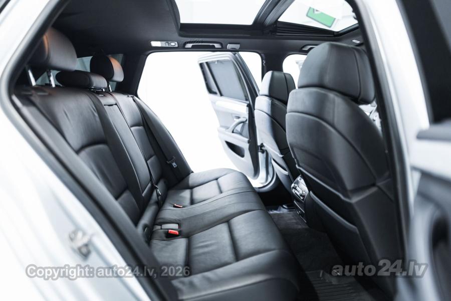 Grey BMW M-series 2012 in Tallinn, with an engine capacity of 3.00 L and mileage of 214 thousand km for 13990 €, photo 18 on AUTOMOTO.COM.LV