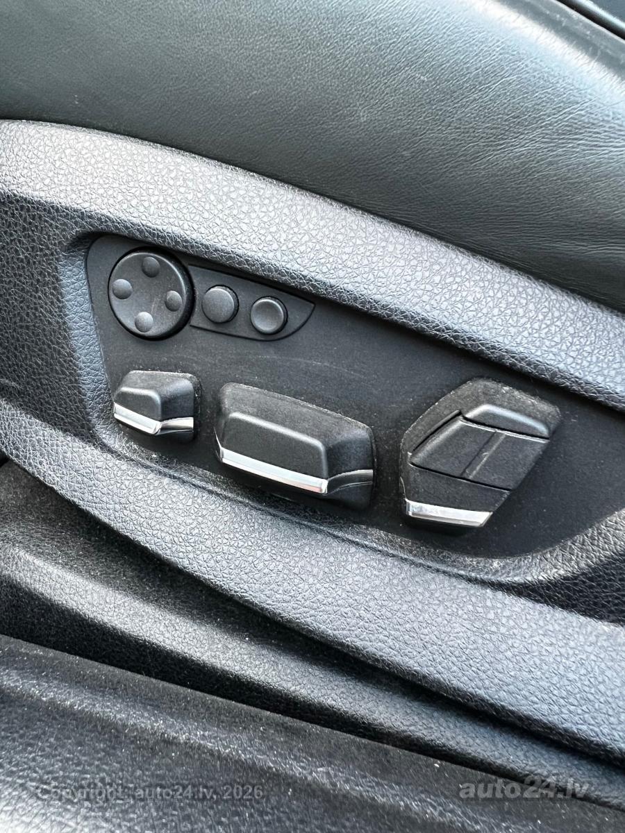 Pelēks BMW M-series 2013 Tallina, ar dzinēja tilpumu 3.00 L un nobraukumu 284 tūkst. km par 16999 €, foto 19 vietnē AUTOMOTO.COM.LV