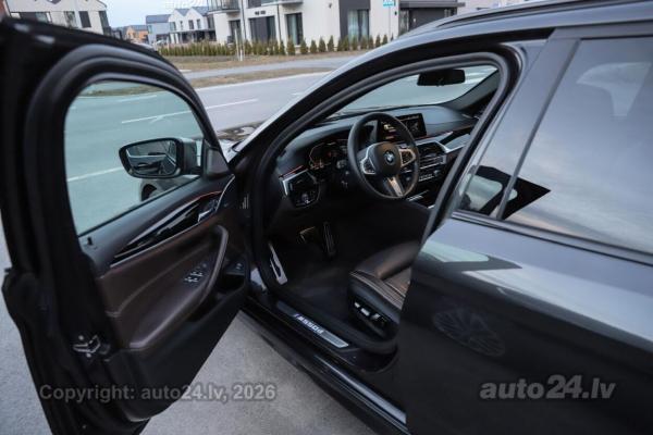 Grey BMW M-series 2021 in Tallinn, with an engine capacity of 3.00 L and mileage of 103 thousand km for 49900 €, photo 8 on AUTOMOTO.COM.LV