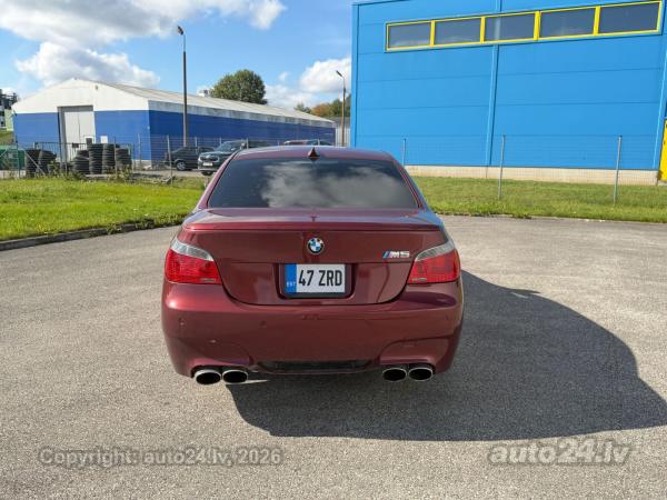 Red BMW M-series 2005 in Tallinn, with an engine capacity of 5.00 L and mileage of 143 thousand km for 27499 €, photo 6 on AUTOMOTO.COM.LV