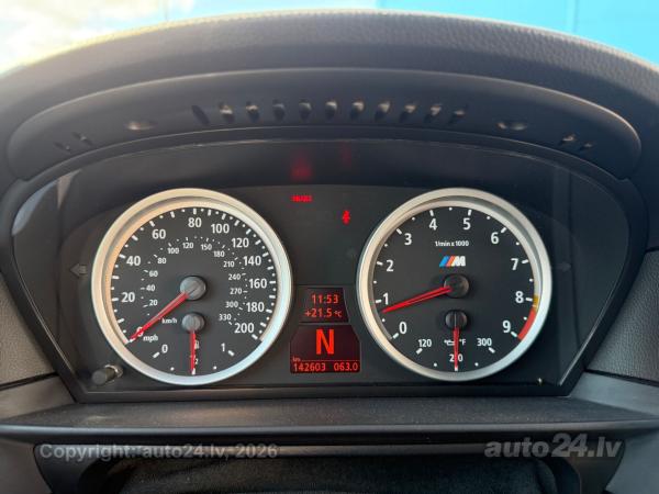 Red BMW M-series 2005 in Tallinn, with an engine capacity of 5.00 L and mileage of 143 thousand km for 27499 €, photo 11 on AUTOMOTO.COM.LV
