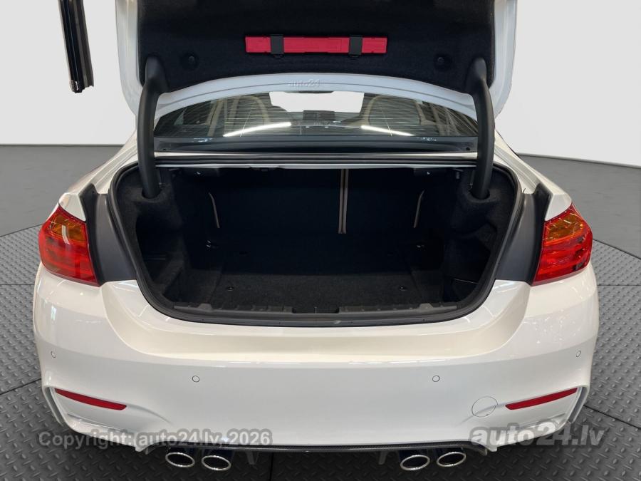White BMW M-series 2014 in Tallinn, with an engine capacity of 3.00 L and mileage of 79 thousand km for 44900 €, photo 15 on AUTOMOTO.COM.LV