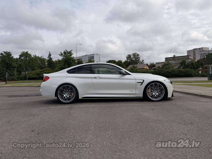 White BMW M-series 2016 in Riga, with an engine capacity of 3.00 L and mileage of 100 thousand km for 41000 €, photo 5 on AUTOMOTO.COM.LV
