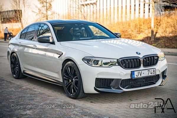 White BMW M-series 2019 in Riga, with an engine capacity of 4.40 L and mileage of 41 thousand km for 64990 €, photo 3 on AUTOMOTO.COM.LV