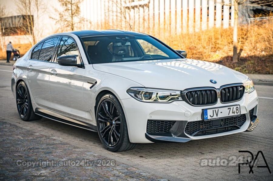 White BMW M-series 2019 in Riga, with an engine capacity of 4.40 L and mileage of 41 thousand km for 64990 €, photo 4 on AUTOMOTO.COM.LV