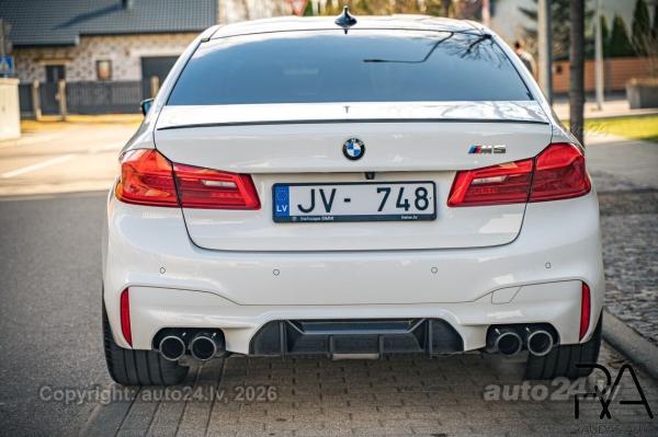 White BMW M-series 2019 in Riga, with an engine capacity of 4.40 L and mileage of 41 thousand km for 64990 €, photo 5 on AUTOMOTO.COM.LV