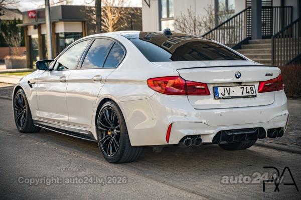 White BMW M-series 2019 in Riga, with an engine capacity of 4.40 L and mileage of 41 thousand km for 64990 €, photo 6 on AUTOMOTO.COM.LV