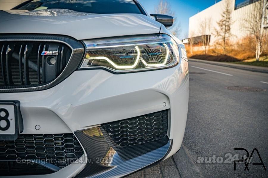 White BMW M-series 2019 in Riga, with an engine capacity of 4.40 L and mileage of 41 thousand km for 64990 €, photo 25 on AUTOMOTO.COM.LV