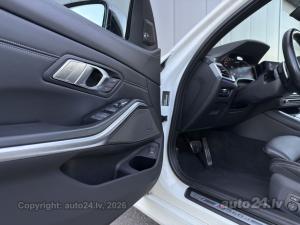 White BMW M-series 2020 in Tallinn, with an engine capacity of 3.00 L and mileage of 181 thousand km for 42900 €, photo 18 on AUTOMOTO.COM.LV