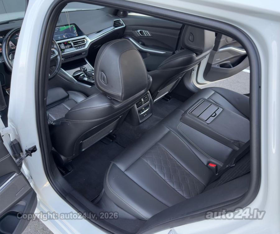 White BMW M-series 2020 in Tallinn, with an engine capacity of 3.00 L and mileage of 181 thousand km for 42900 €, photo 23 on AUTOMOTO.COM.LV