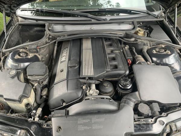 Black BMW M1 2005 in Riga, with an engine capacity of 2.20 L and mileage of 227 thousand km for 3000 €, photo 9 on AUTOMOTO.COM.LV