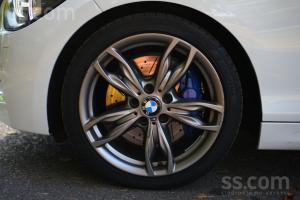 White BMW M1 2013 in Riga, with an engine capacity of 3.00 L and mileage of 189 thousand km for 21990 €, photo 16 on AUTOMOTO.COM.LV