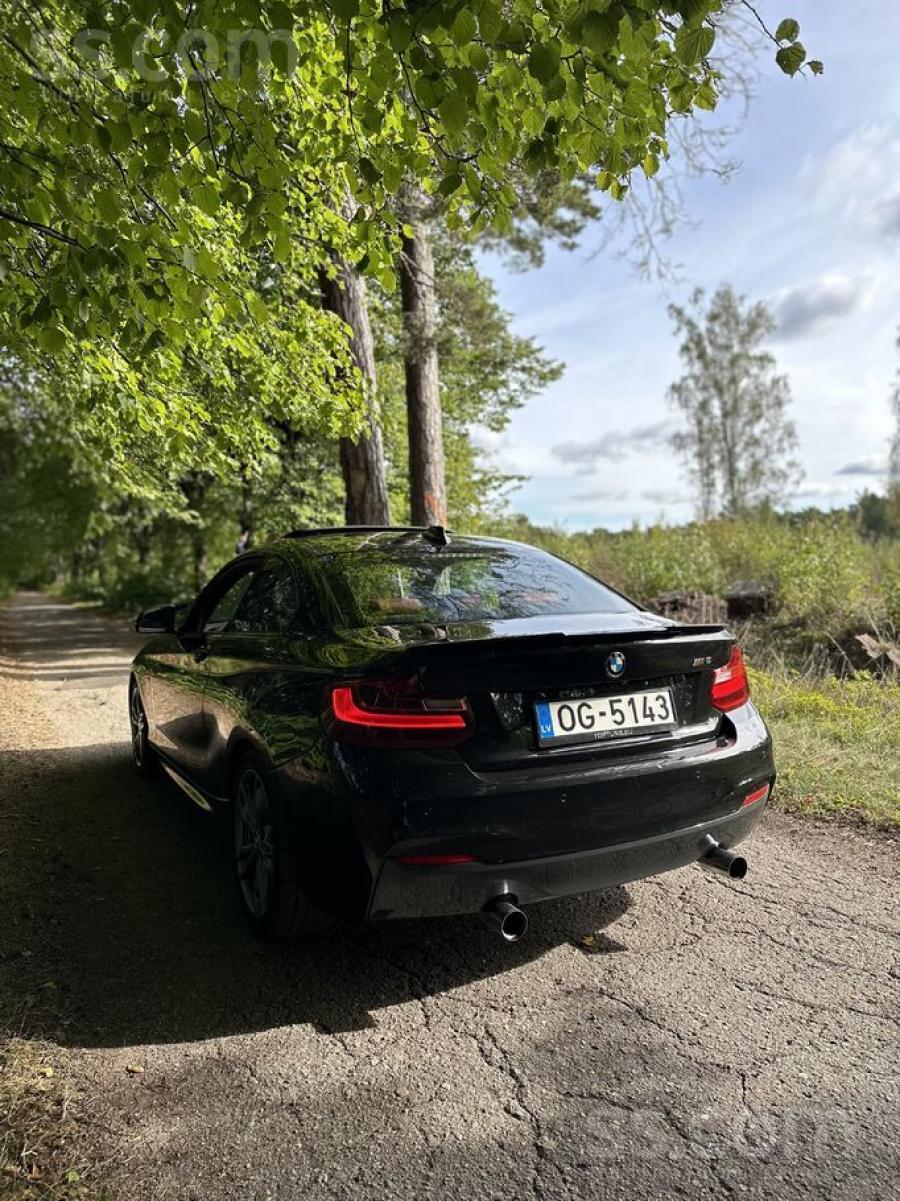 Black BMW M2 2014 in Liepaja, with an engine capacity of 3.00 L and mileage of 200 thousand km for 20500 €, photo 5 on AUTOMOTO.COM.LV
