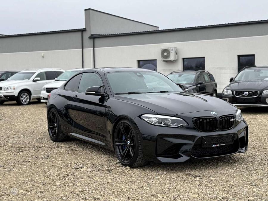 Black BMW M2 2017 in Siauliai, with an engine capacity of 3.00 L and mileage of 87 thousand km for 33500 €, photo 3 on AUTOMOTO.COM.LV