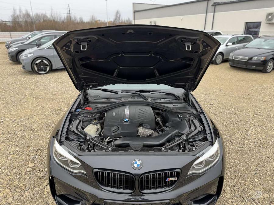 Black BMW M2 2017 in Siauliai, with an engine capacity of 3.00 L and mileage of 87 thousand km for 33500 €, photo 19 on AUTOMOTO.COM.LV