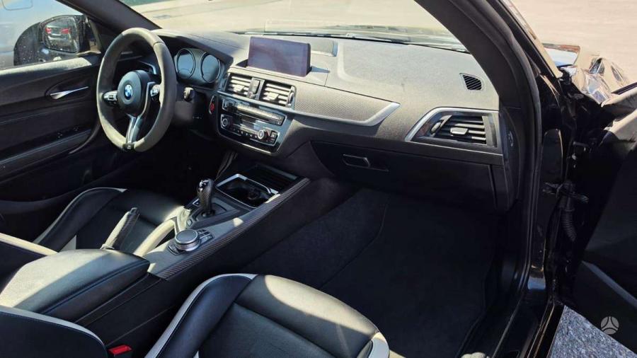 Black BMW M2 2020 in Kaunas, with an engine capacity of 2.98 L and mileage of 98 thousand km for 20990 €, photo 6 on AUTOMOTO.COM.LV