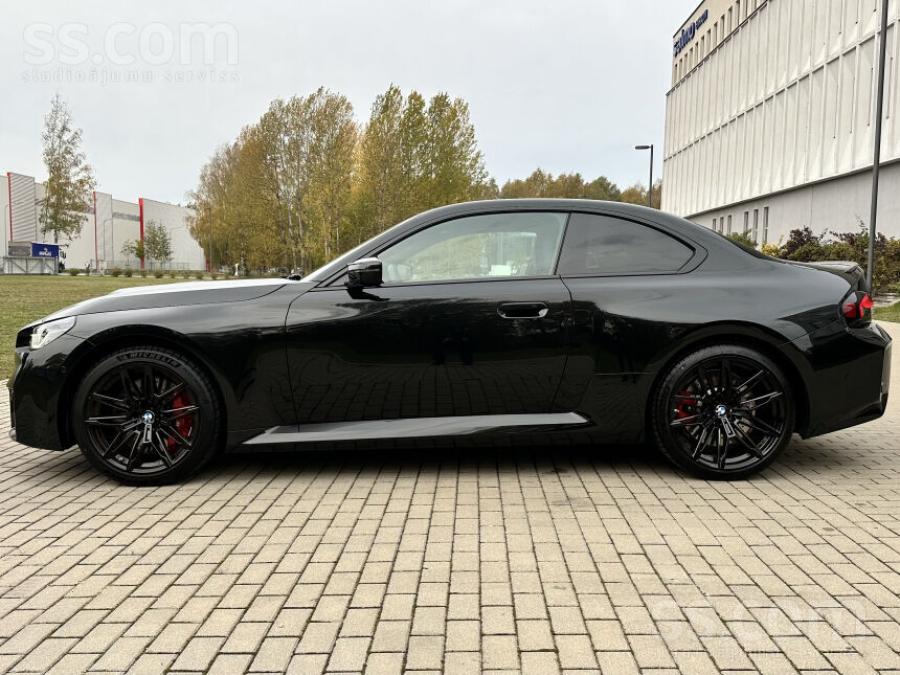 Black BMW M2 2023 in Riga, with an engine capacity of 3.00 L and mileage of 45 thousand km for 62900 €, photo 4 on AUTOMOTO.COM.LV