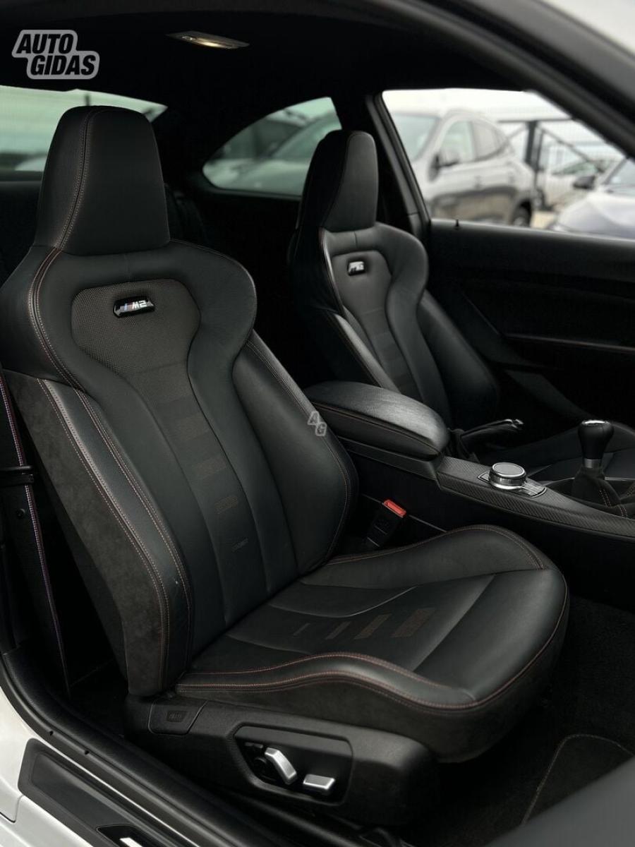 Grey BMW M2 2020 in Kaunas, with an engine capacity of 3.00 L and mileage of 95 thousand km for 39000 €, photo 31 on AUTOMOTO.COM.LV