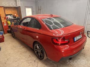 Red BMW M2 2015 in Riga, with an engine capacity of 3.00 L and mileage of 120 thousand km for 14500 €, photo 3 on AUTOMOTO.COM.LV