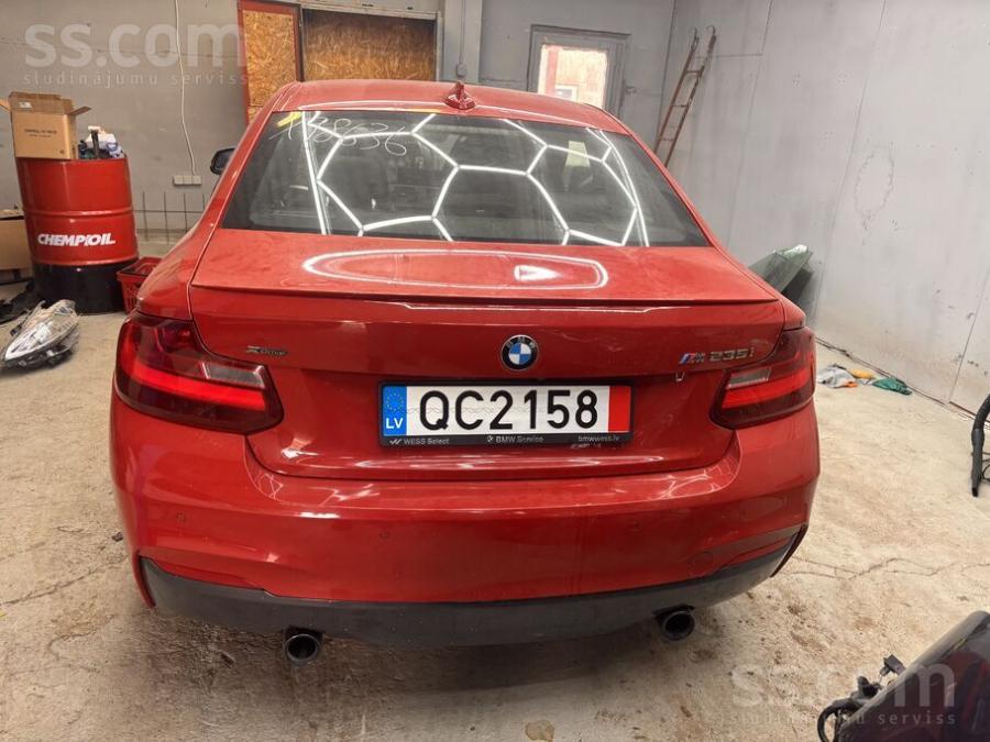 Red BMW M2 2015 in Riga, with an engine capacity of 3.00 L and mileage of 120 thousand km for 14500 €, photo 4 on AUTOMOTO.COM.LV