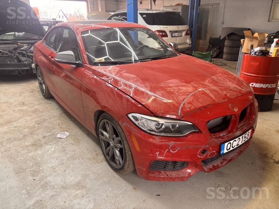 Red BMW M2 2015 in Riga, with an engine capacity of 3.00 L and mileage of 120 thousand km for 14500 €, photo 6 on AUTOMOTO.COM.LV