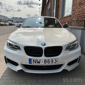 White BMW M2 2014 in Riga, with an engine capacity of 3.00 L and mileage of 163 thousand km for 18600 €, photo 3 on AUTOMOTO.COM.LV
