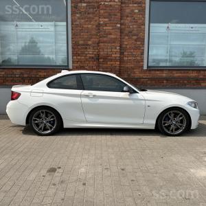 White BMW M2 2014 in Riga, with an engine capacity of 3.00 L and mileage of 163 thousand km for 18600 €, photo 4 on AUTOMOTO.COM.LV