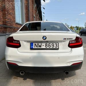 White BMW M2 2014 in Riga, with an engine capacity of 3.00 L and mileage of 163 thousand km for 18600 €, photo 5 on AUTOMOTO.COM.LV