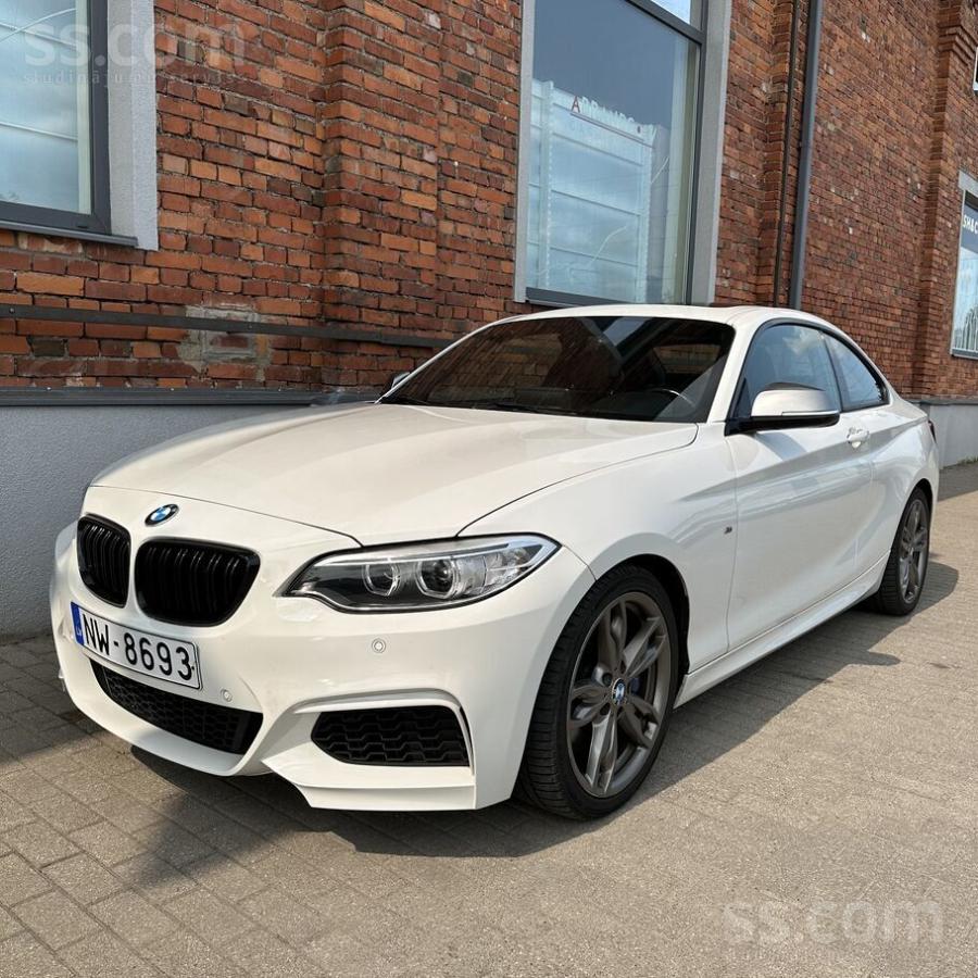 White BMW M2 2014 in Riga, with an engine capacity of 3.00 L and mileage of 163 thousand km for 18600 €, photo 7 on AUTOMOTO.COM.LV