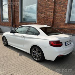 White BMW M2 2014 in Riga, with an engine capacity of 3.00 L and mileage of 163 thousand km for 18600 €, photo 9 on AUTOMOTO.COM.LV