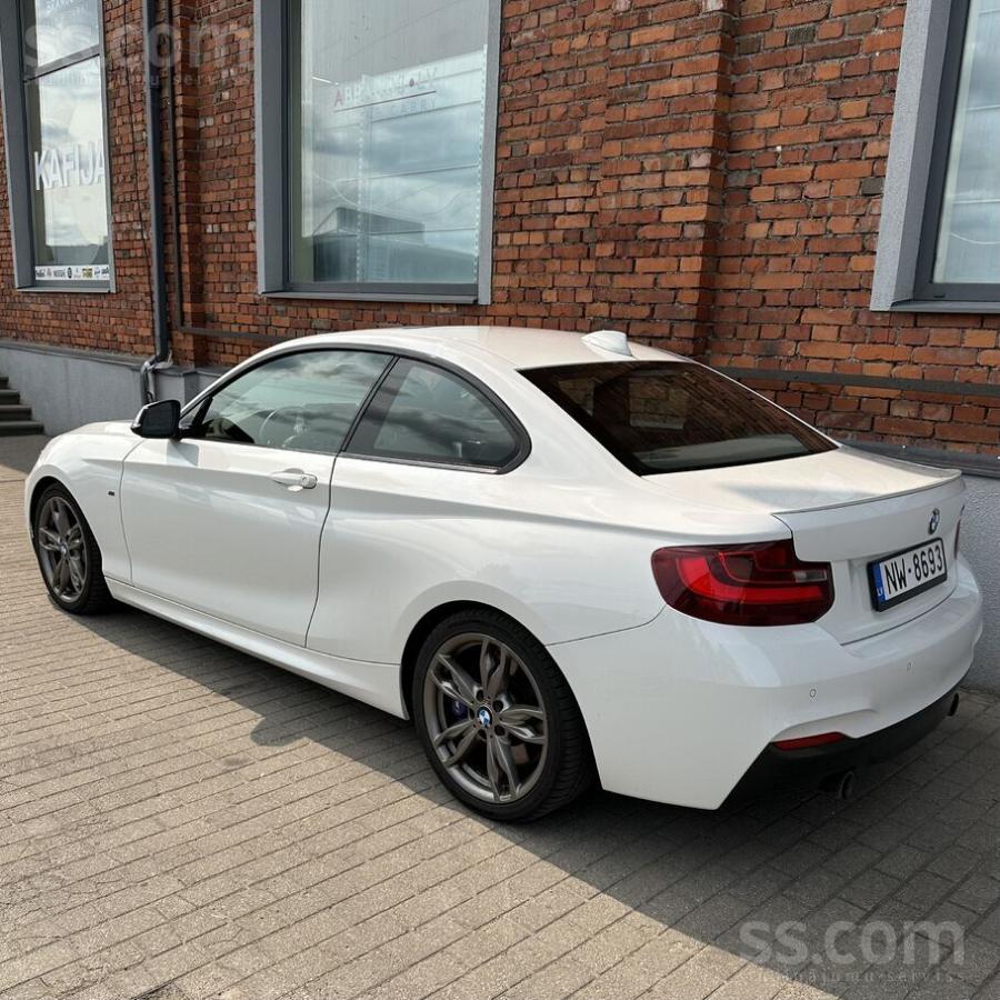 White BMW M2 2014 in Riga, with an engine capacity of 3.00 L and mileage of 163 thousand km for 18600 €, photo 9 on AUTOMOTO.COM.LV