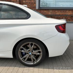 White BMW M2 2014 in Riga, with an engine capacity of 3.00 L and mileage of 163 thousand km for 18600 €, photo 11 on AUTOMOTO.COM.LV