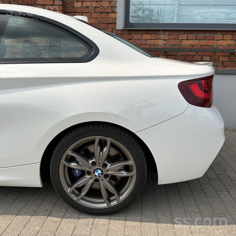 White BMW M2 2014 in Riga, with an engine capacity of 3.00 L and mileage of 163 thousand km for 18600 €, photo 11 on AUTOMOTO.COM.LV