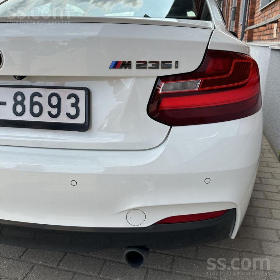 White BMW M2 2014 in Riga, with an engine capacity of 3.00 L and mileage of 163 thousand km for 18600 €, photo 12 on AUTOMOTO.COM.LV