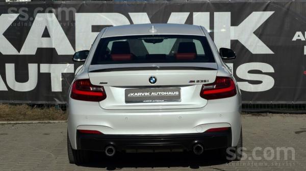White BMW M2 2015 in Liepaja, with an engine capacity of 3.00 L and mileage of 139 thousand km for 22350 €, photo 5 on AUTOMOTO.COM.LV