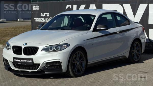 White BMW M2 2015 in Liepaja, with an engine capacity of 3.00 L and mileage of 139 thousand km for 22350 €, photo 9 on AUTOMOTO.COM.LV
