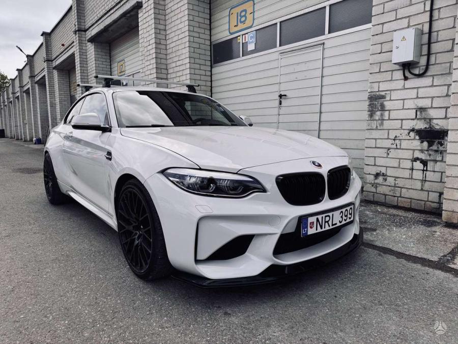 White BMW M2 2017 in Vilnius, with an engine capacity of 2.98 L and mileage of 90 thousand km for 33500 €, photo 7 on AUTOMOTO.COM.LV