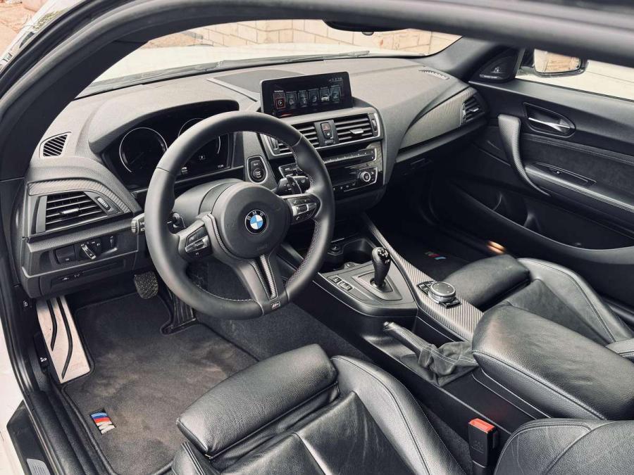 White BMW M2 2017 in Vilnius, with an engine capacity of 2.98 L and mileage of 90 thousand km for 33500 €, photo 9 on AUTOMOTO.COM.LV