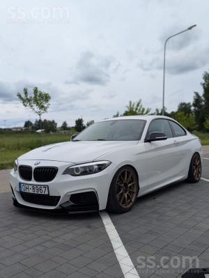White BMW M2 2018 in Riga, with an engine capacity of 3.00 L and mileage of 155 thousand km for 27500 €, photo  on AUTOMOTO.COM.LV