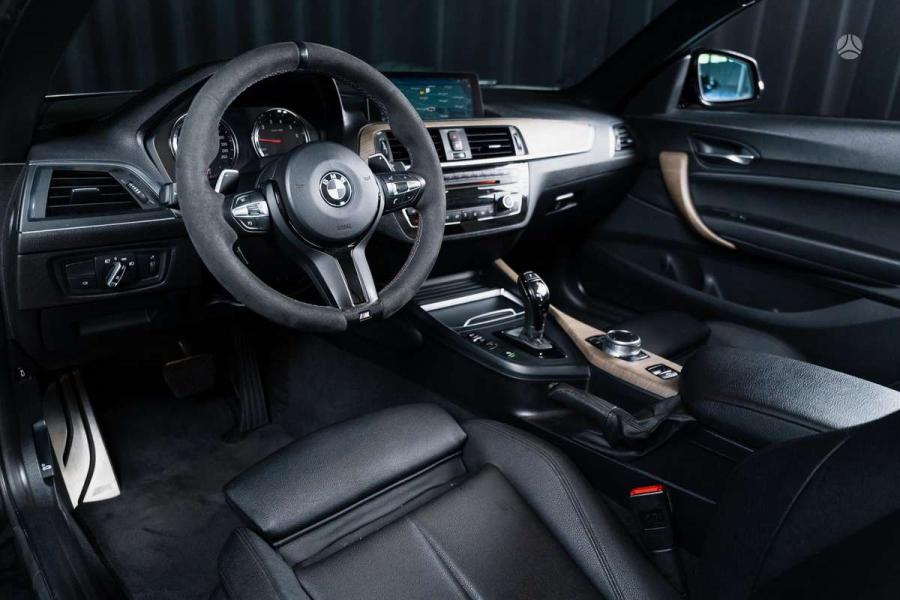 Черный БМВ m240i 2018 в Вильнюс, объемом двигателя 3.00 л и пробегом 131 тыс. км за 20999 €, фото 17 на AUTOMOTO.COM.LV