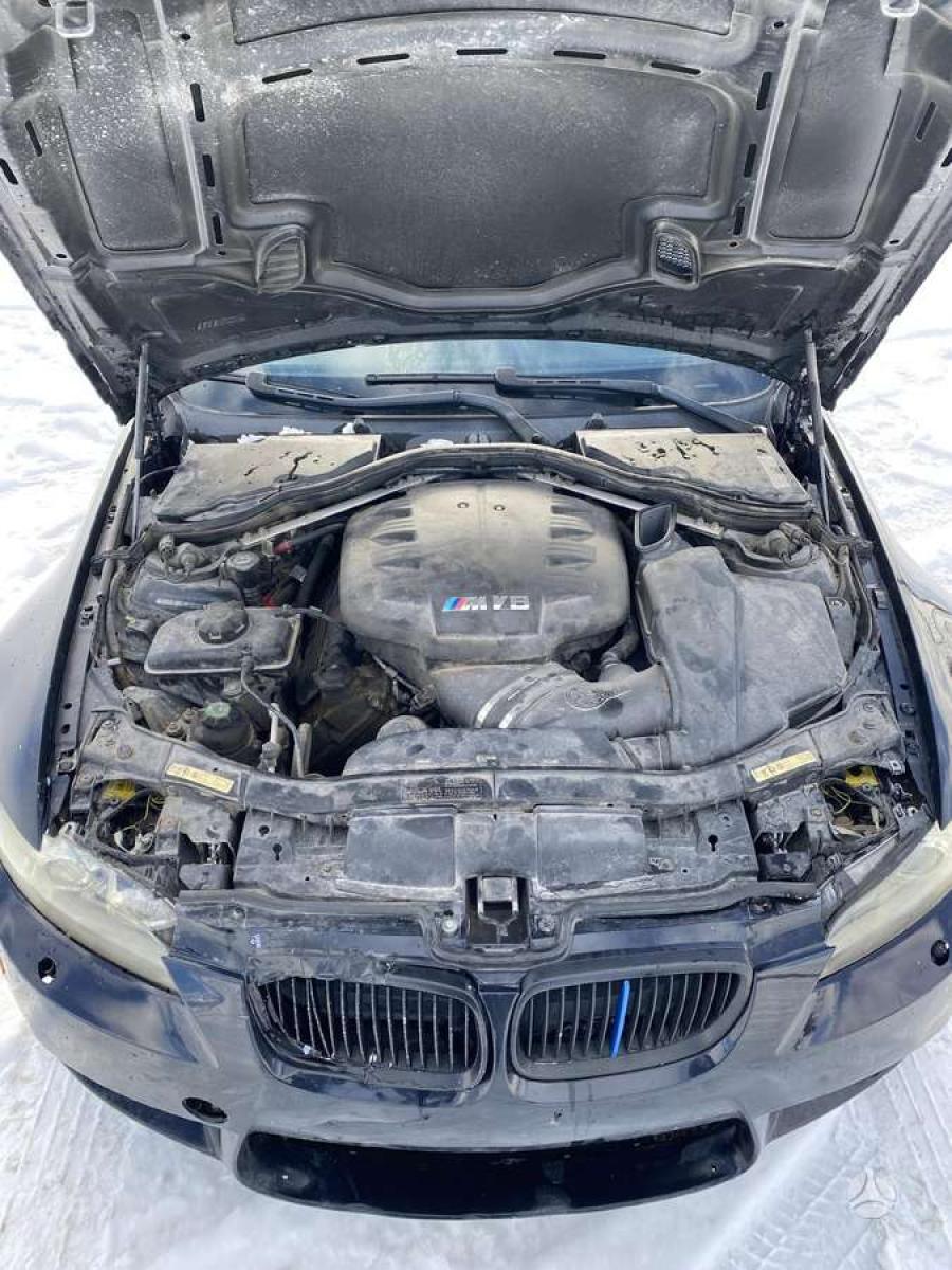 Black BMW M3 2008 in Plunge, with an engine capacity of 4.00 L and mileage of 165 thousand km for 15600 €, photo 8 on AUTOMOTO.COM.LV