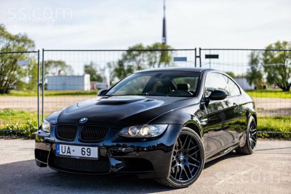 Black BMW M3 2008 in Riga, with an engine capacity of 4.00 L and mileage of 245 thousand km for 27990 €, photo 1 on AUTOMOTO.COM.LV