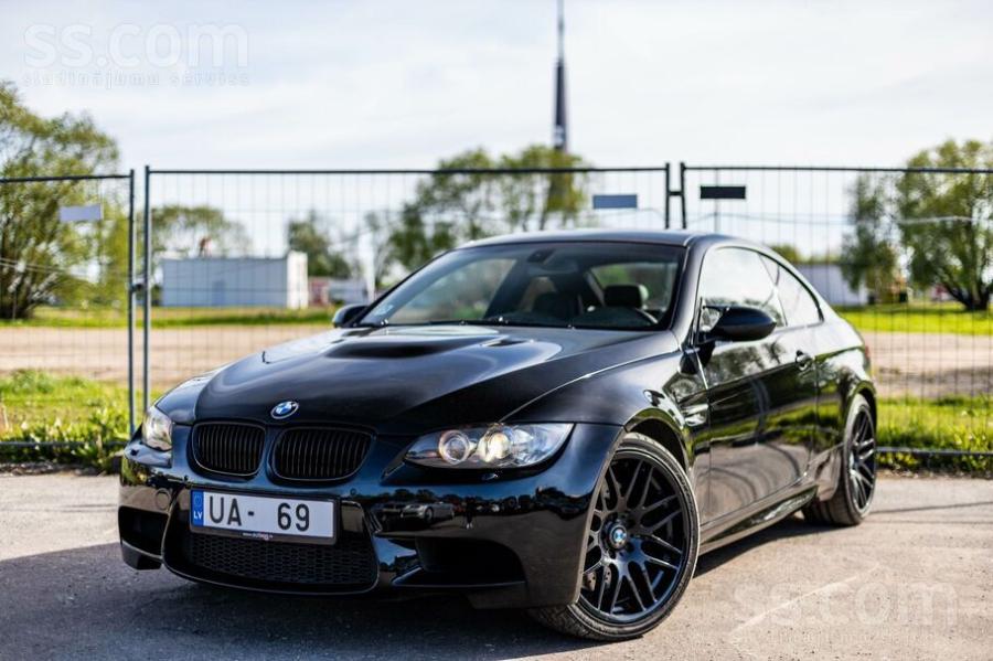 Black BMW M3 2008 in Riga, with an engine capacity of 4.00 L and mileage of 245 thousand km for 27990 €, photo 1 on AUTOMOTO.COM.LV