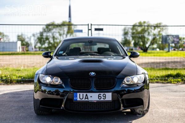 Black BMW M3 2008 in Riga, with an engine capacity of 4.00 L and mileage of 245 thousand km for 27990 €, photo 3 on AUTOMOTO.COM.LV