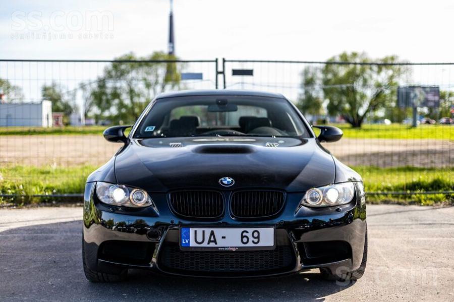 Black BMW M3 2008 in Riga, with an engine capacity of 4.00 L and mileage of 245 thousand km for 27990 €, photo 3 on AUTOMOTO.COM.LV