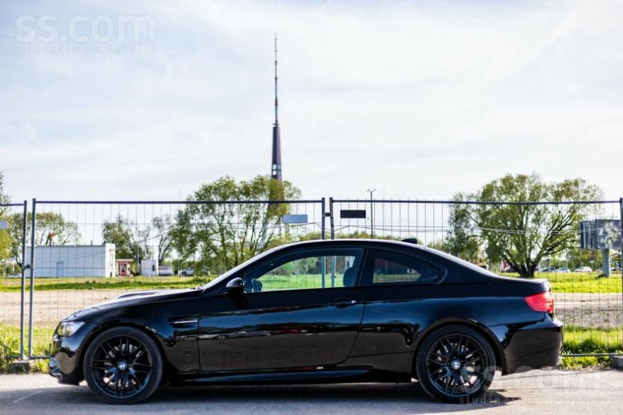 Black BMW M3 2008 in Riga, with an engine capacity of 4.00 L and mileage of 245 thousand km for 27990 €, photo 4 on AUTOMOTO.COM.LV