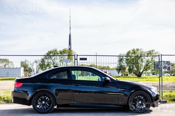 Black BMW M3 2008 in Riga, with an engine capacity of 4.00 L and mileage of 245 thousand km for 27990 €, photo 5 on AUTOMOTO.COM.LV